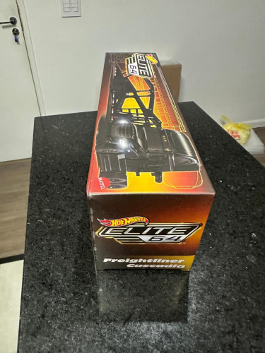 Action Figures Hot Wheels Elite 64 Freightliner Cascadia Caminhão ...
